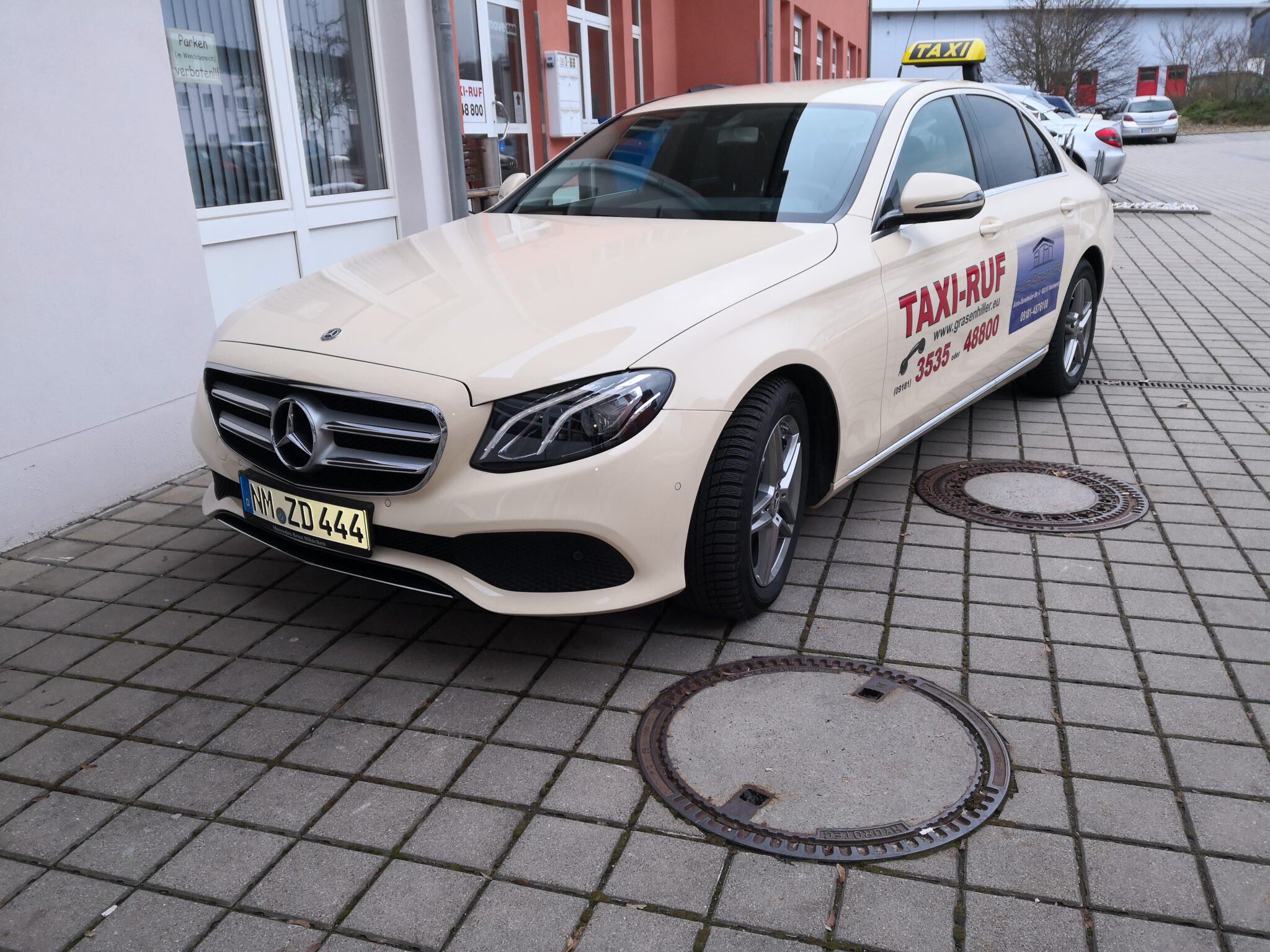 Taxi-Ruf Grasenhiller Neumarkt - (09181) 3535 oder 48800